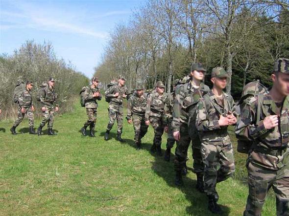 M. Le Drian présente un plan pour renforcer la réserve militaire